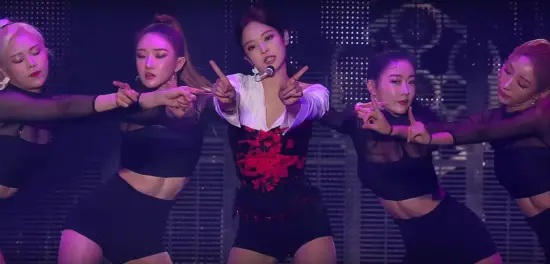 Jennie (BLACKPINK) dévoile une vidéo de sa performance solo au concert ...