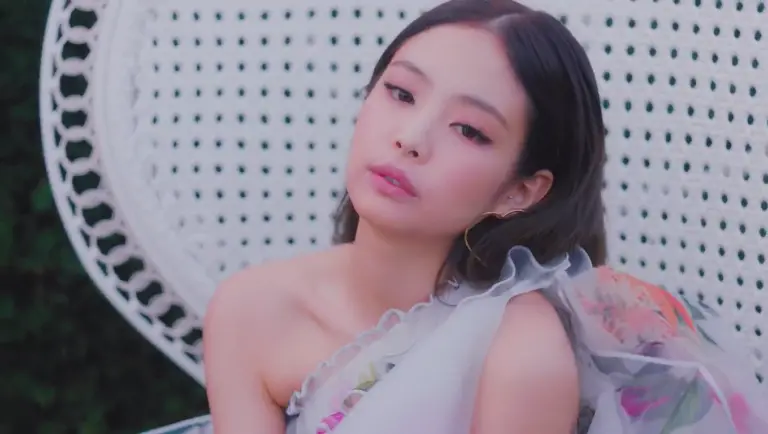Jennie (BLACKPINK) fait ses débuts solos avec le MV de « SOLO » – K-GEN