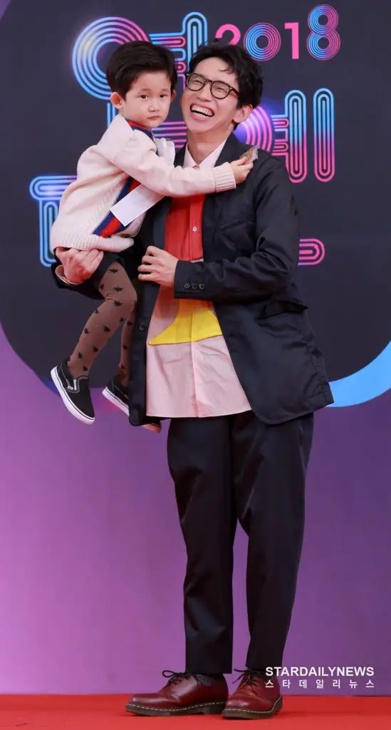 Découvrez les stars sur le tapis rouge des KBS Entertainment Awards ...