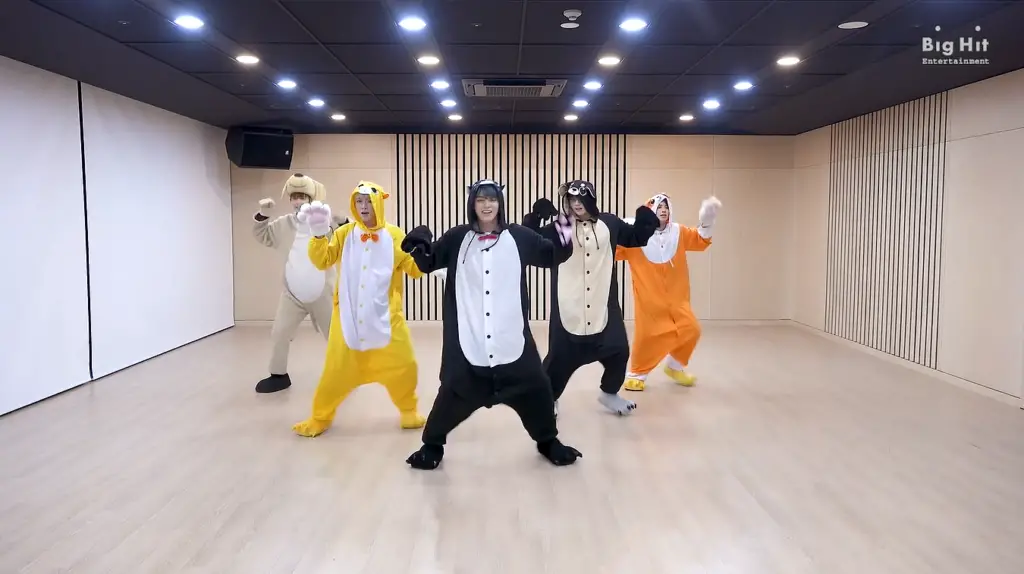 TXT enfilent leurs costumes d’animaux dans une nouvelle vidéo d ...