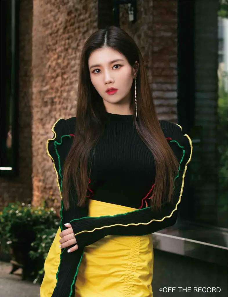 IZ*ONE dévoile des photos teasers individuelles pour « Vampire » – K-GEN