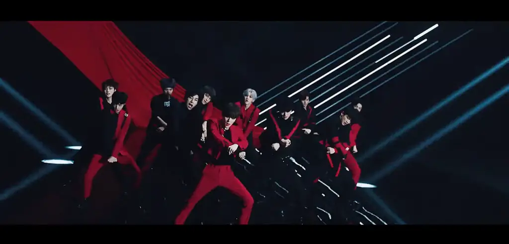 X1 fait ses débuts avec le MV de « FLASH » – K-GEN