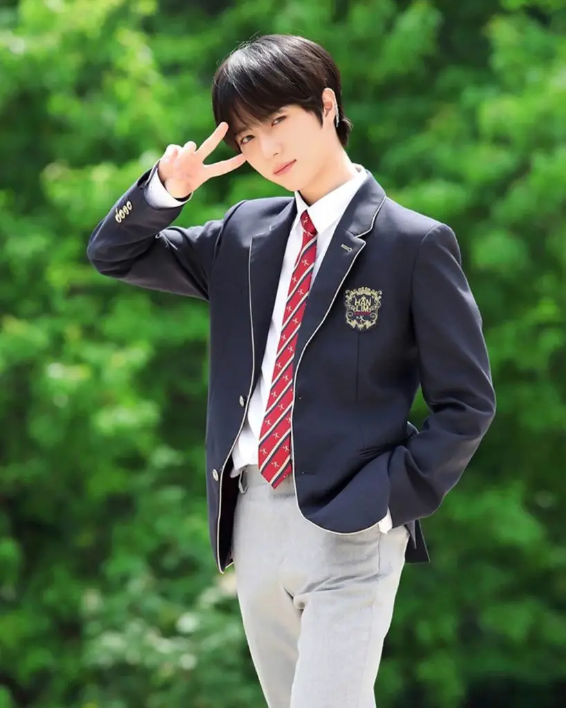 Découvrez les idols de K-POP qui ont reçu leur diplôme de fin d’études ...