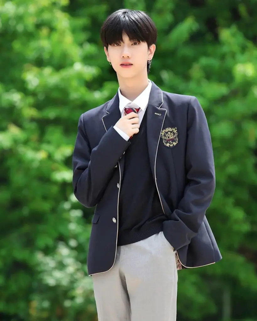 Découvrez les idols de K-POP qui ont reçu leur diplôme de fin d’études ...