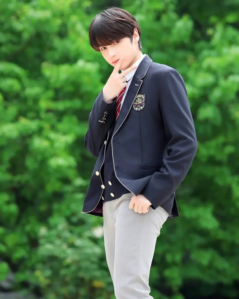 Découvrez les idols de K-POP qui ont reçu leur diplôme de fin d’études ...