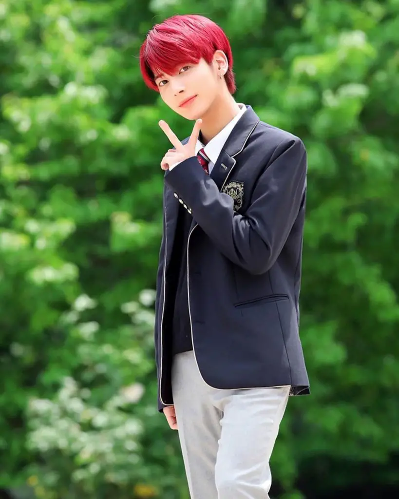 Découvrez les idols de K-POP qui ont reçu leur diplôme de fin d’études ...