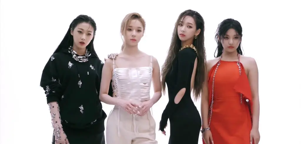 aespa vous emmène dans les coulisses de son premier photoshoot pour ...