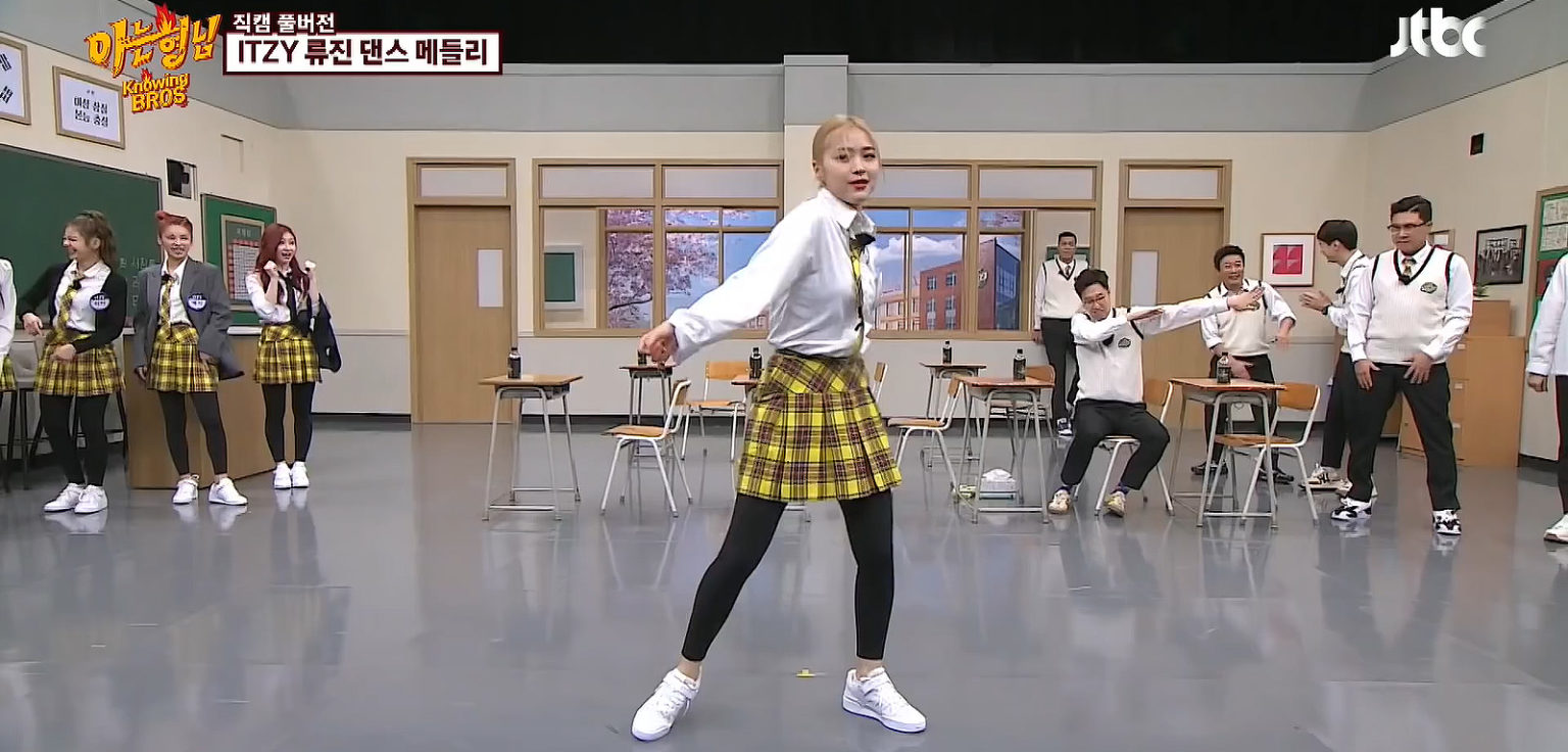 Ryujin (ITZY) danse sur des titres de groupes masculins dans « Knowing ...