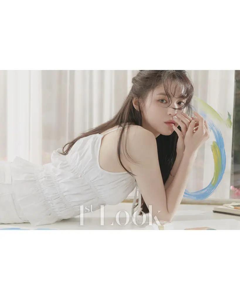 Han So Hee pose en couverture de 1st Look – K-GEN