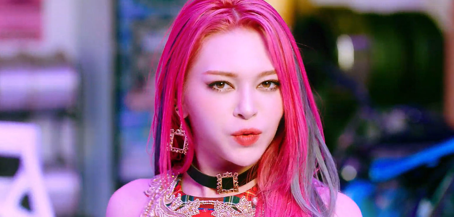 AleXa dévoile le MV de « Xtra » avec BM (KARD) – K-GEN