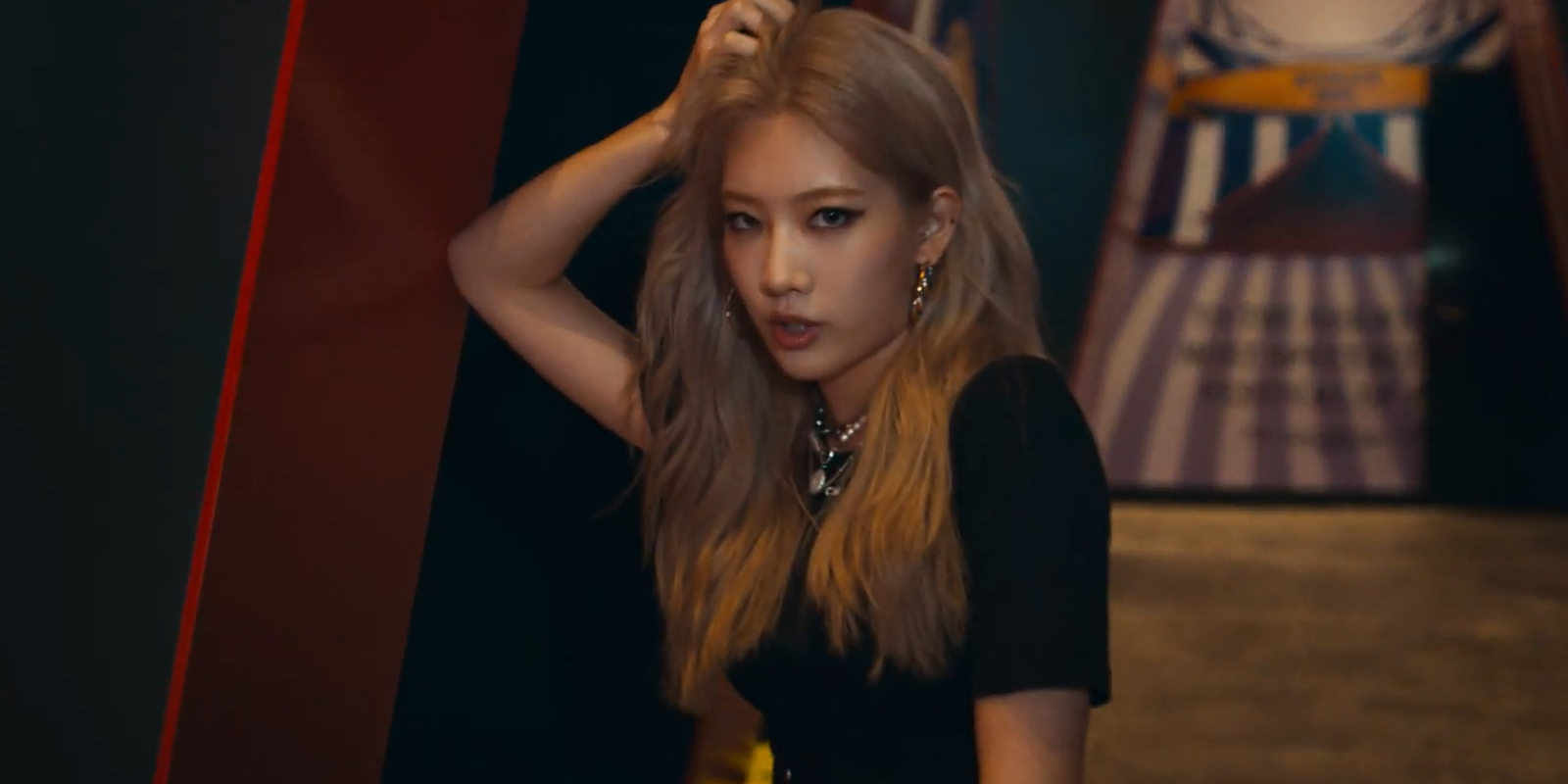 LOONA : HeeJin, Kim Lip, JinSoul et Yves dévoilent un MV pour « Not ...