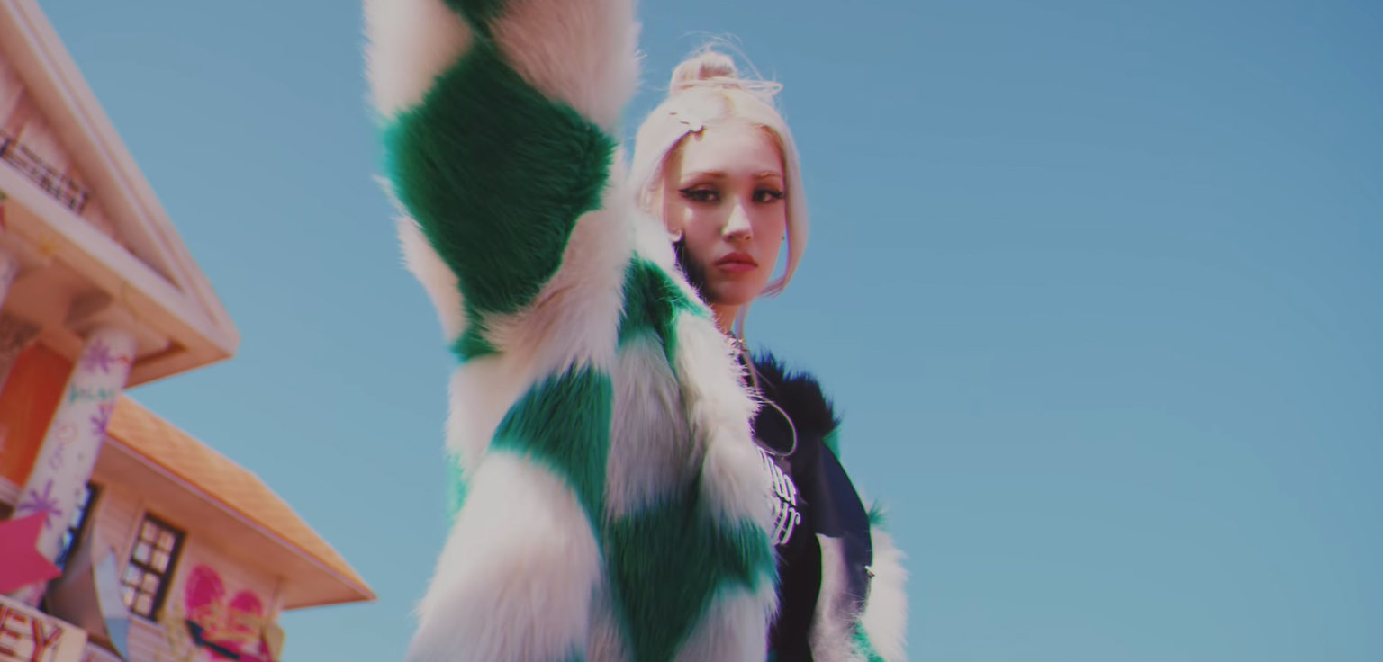 SOMI révèle un teaser MV pour « XOXO » – K-GEN