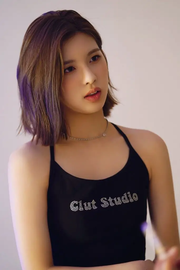 JYP Entertainment révèle des photos de BAE, membre de son nouveau ...