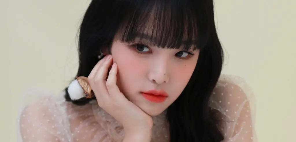 YENA (Choi Yena) dévoile son lightstick officiel – K-GEN