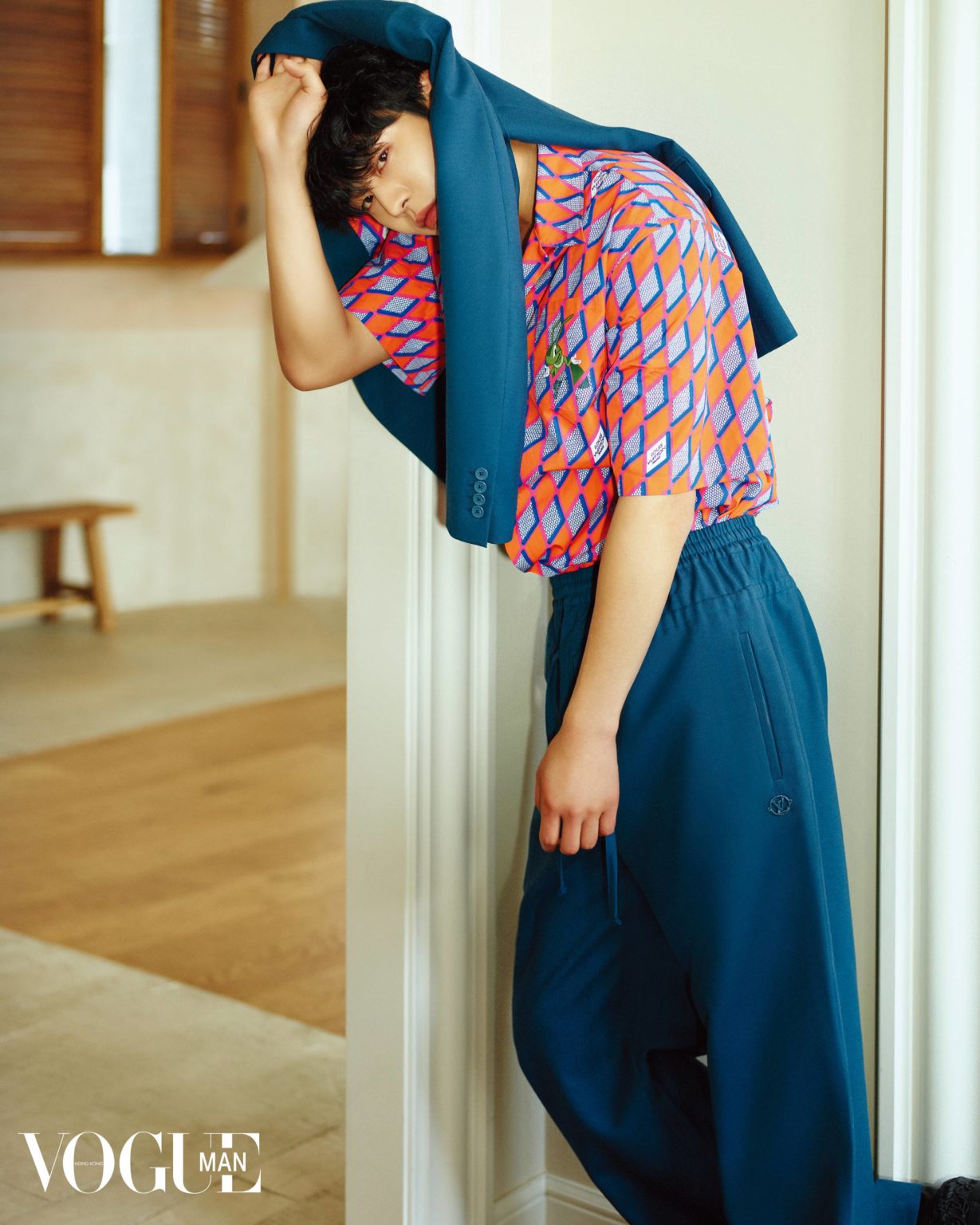 Ahn Hyo Seop pose en couverture de VOGUE MAN Hong Kong – K-GEN