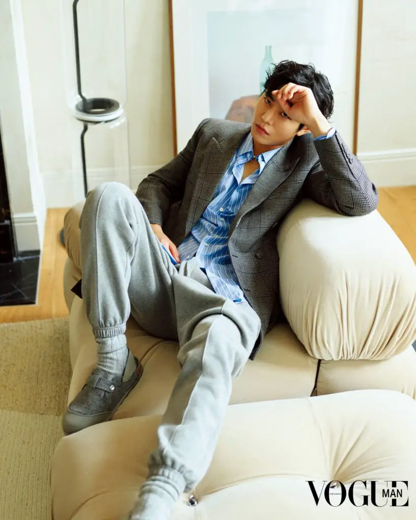 Ahn Hyo Seop pose en couverture de VOGUE MAN Hong Kong – K-GEN