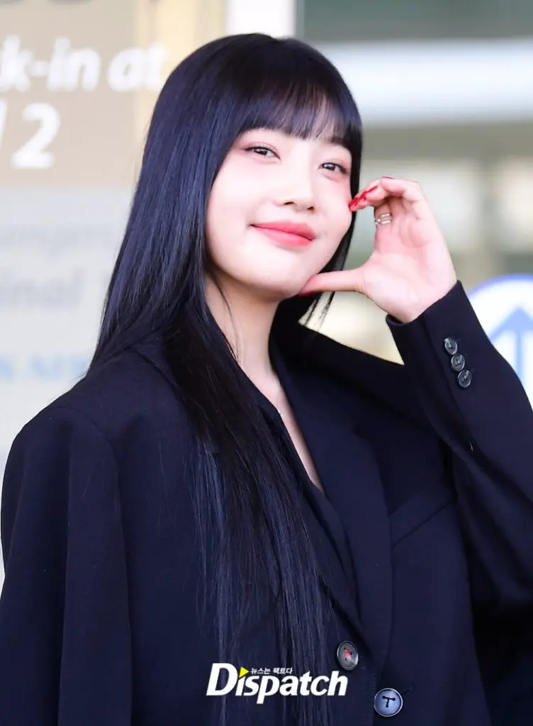 Joy (Red Velvet) et Sana (TWICE) s’envolent pour Milan pour la Fashion ...