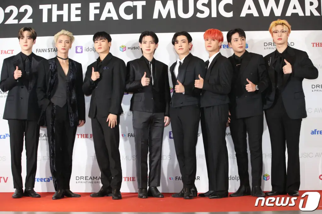 THE FACT MUSIC AWARDS 2022 : Photos des stars de K-Pop sur le tapis rouge – K-GEN
