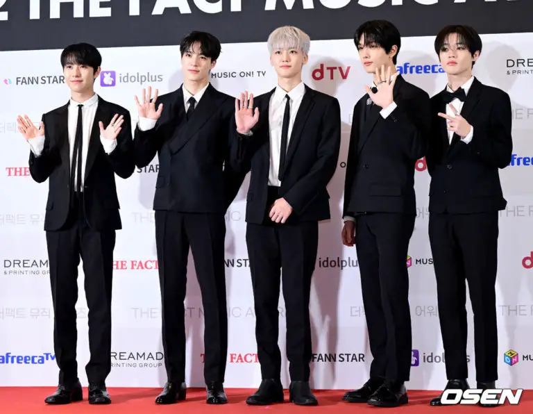 THE FACT MUSIC AWARDS 2022 : Photos des stars de K-Pop sur le tapis rouge – K-GEN