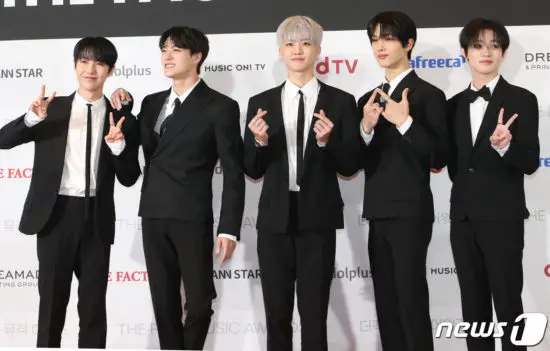 THE FACT MUSIC AWARDS 2022 : Photos des stars de K-Pop sur le tapis rouge – K-GEN