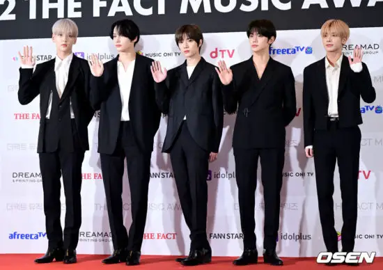 THE FACT MUSIC AWARDS 2022 : Photos des stars de K-Pop sur le tapis rouge – K-GEN