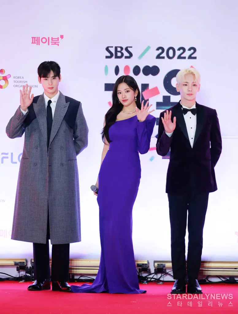 2022 SBS Gayo Daejeon : Photos des groupes de K-Pop sur le tapis rouge – K-GEN