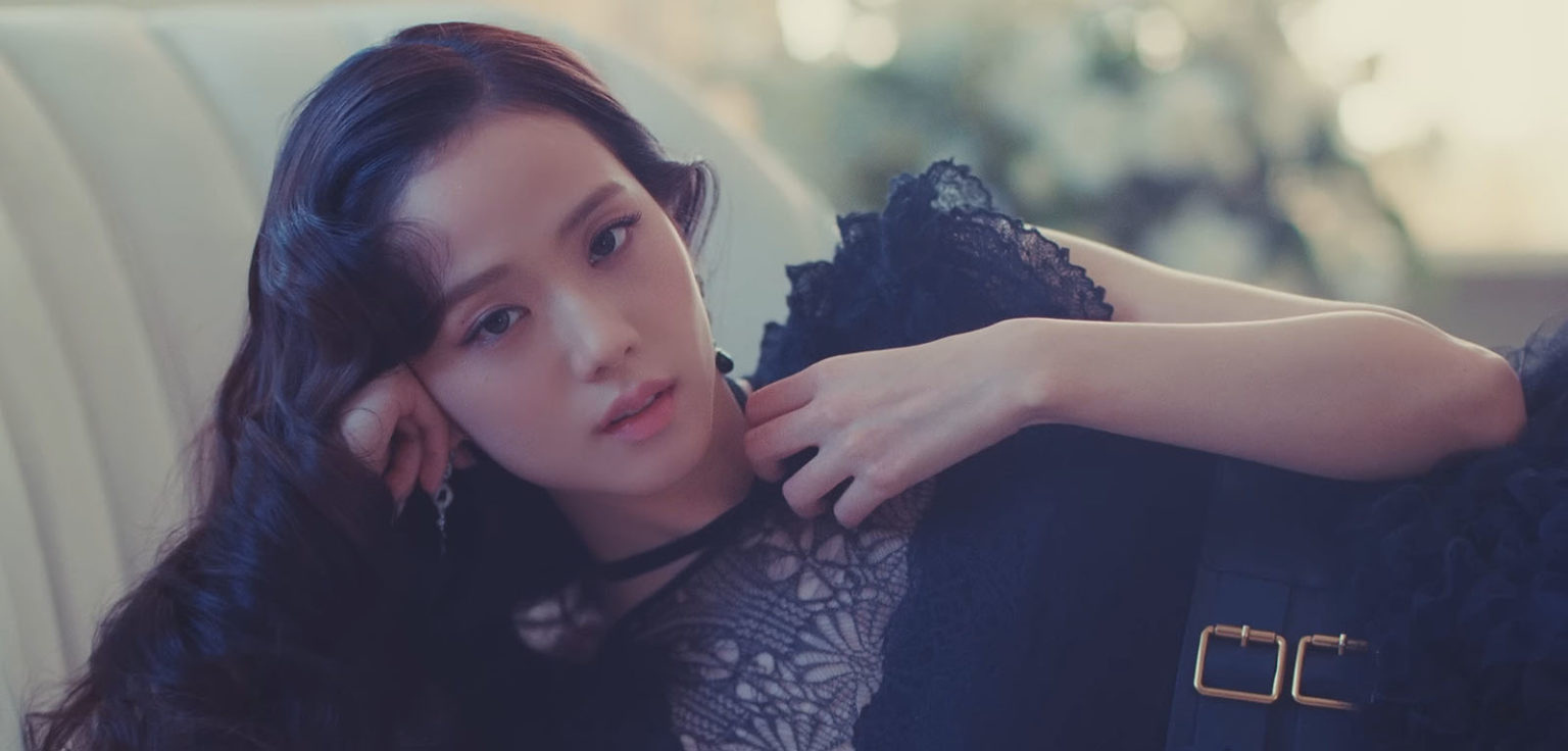 JISOO (BLACKPINK) dévoile un teaser MV pour ses débuts solos avec « FLOWER » – K-GEN
