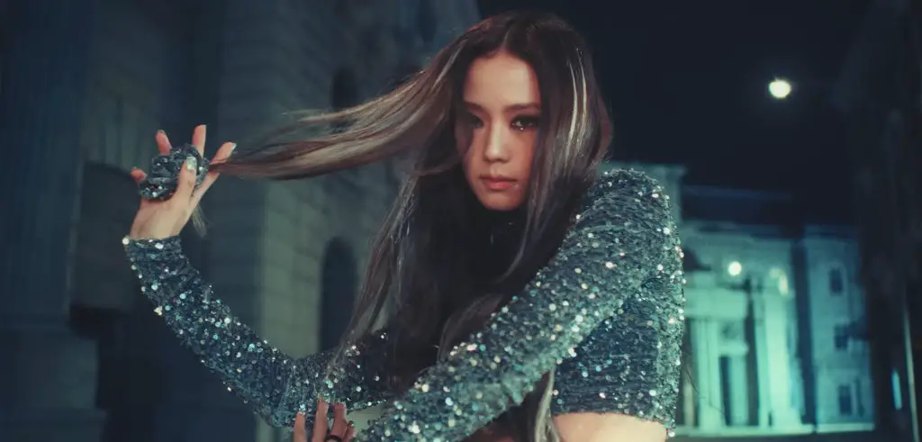 JISOO (BLACKPINK) fait ses débuts en solo avec le MV de « FLOWER » – K-GEN