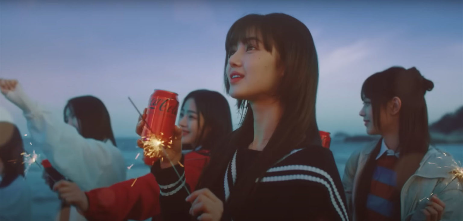 NewJeans dévoile le MV de « Zero » pour sa collaboration avec Coca-Cola ...