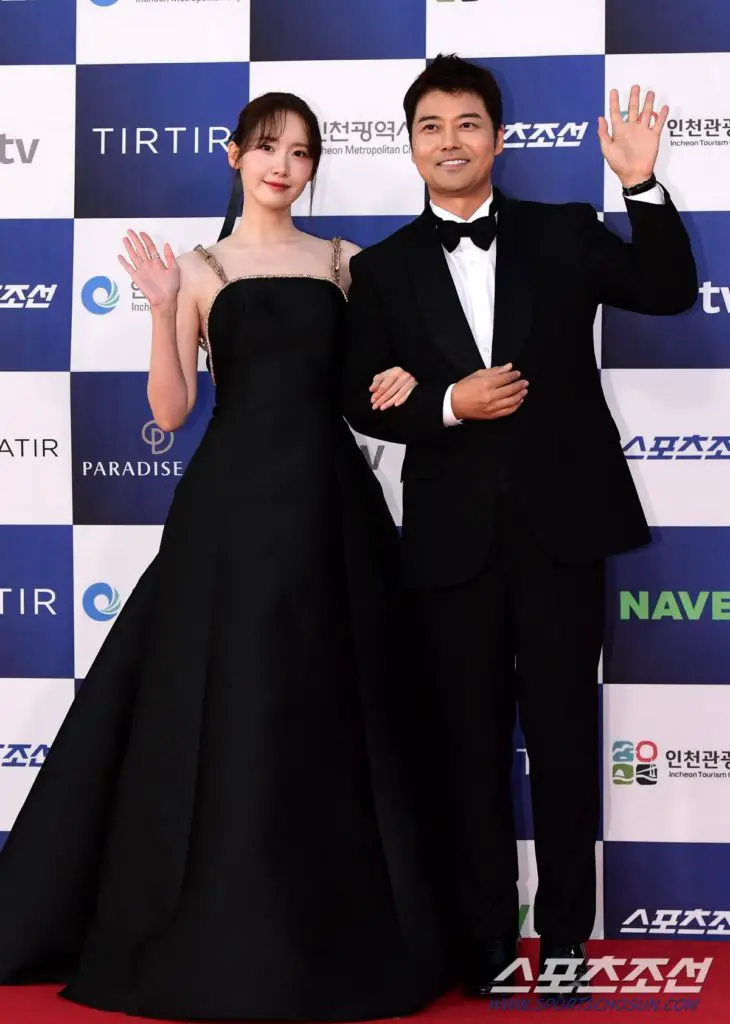 Photos des stars sur le tapis rouge des 2èmes Blue Dragon Series Awards – K-GEN