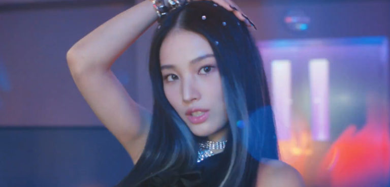 JINI fait ses débuts solos avec le MV de « C’mon » en featuring avec Aminé – K-GEN