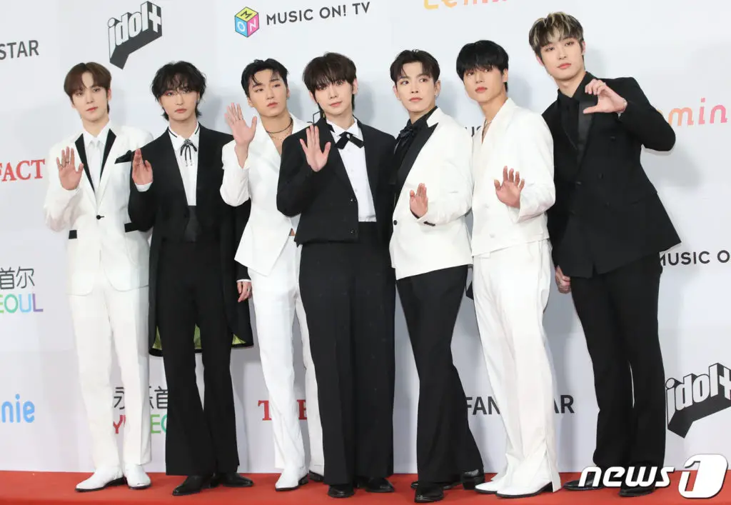 THE FACT MUSIC AWARDS 2023 : Photos des stars de K-Pop sur le tapis rouge – K-GEN
