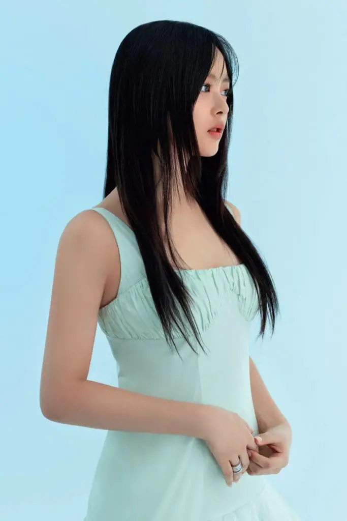 NewJeans : Hanni et Danielle posent en couverture de VOGUE AUSTRALIA ...