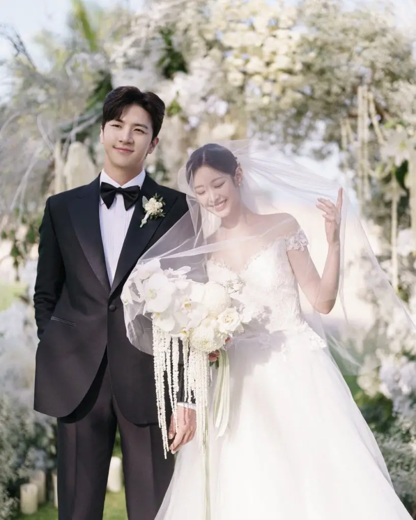 Thunder (MBLAQ) et Mimi (gugudan) dévoilent leurs photos de mariage – K-GEN