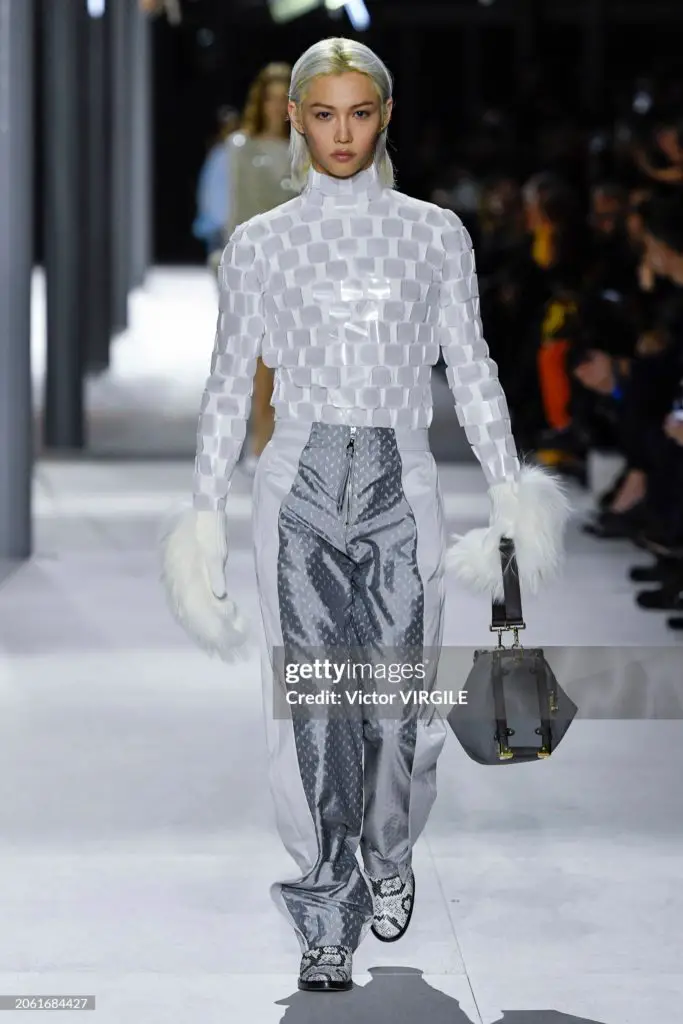 Felix (Stray Kids) défile au show Louis Vuitton de la Paris Fashion ...