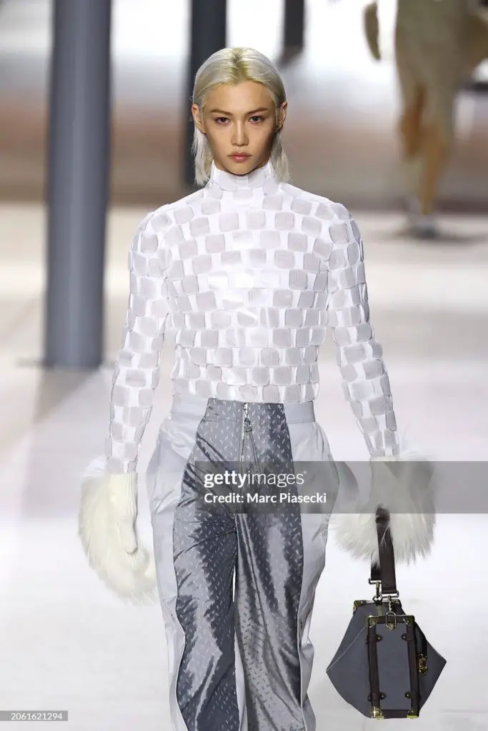 Felix (Stray Kids) défile au show Louis Vuitton de la Paris Fashion ...