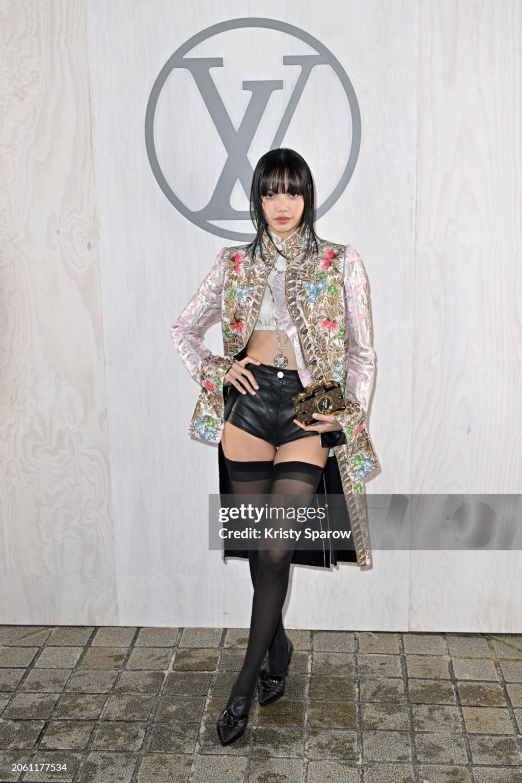 Lisa (BLACKPINK), Hyein (NewJeans) et Nayeon (TWICE) au défilé Louis ...