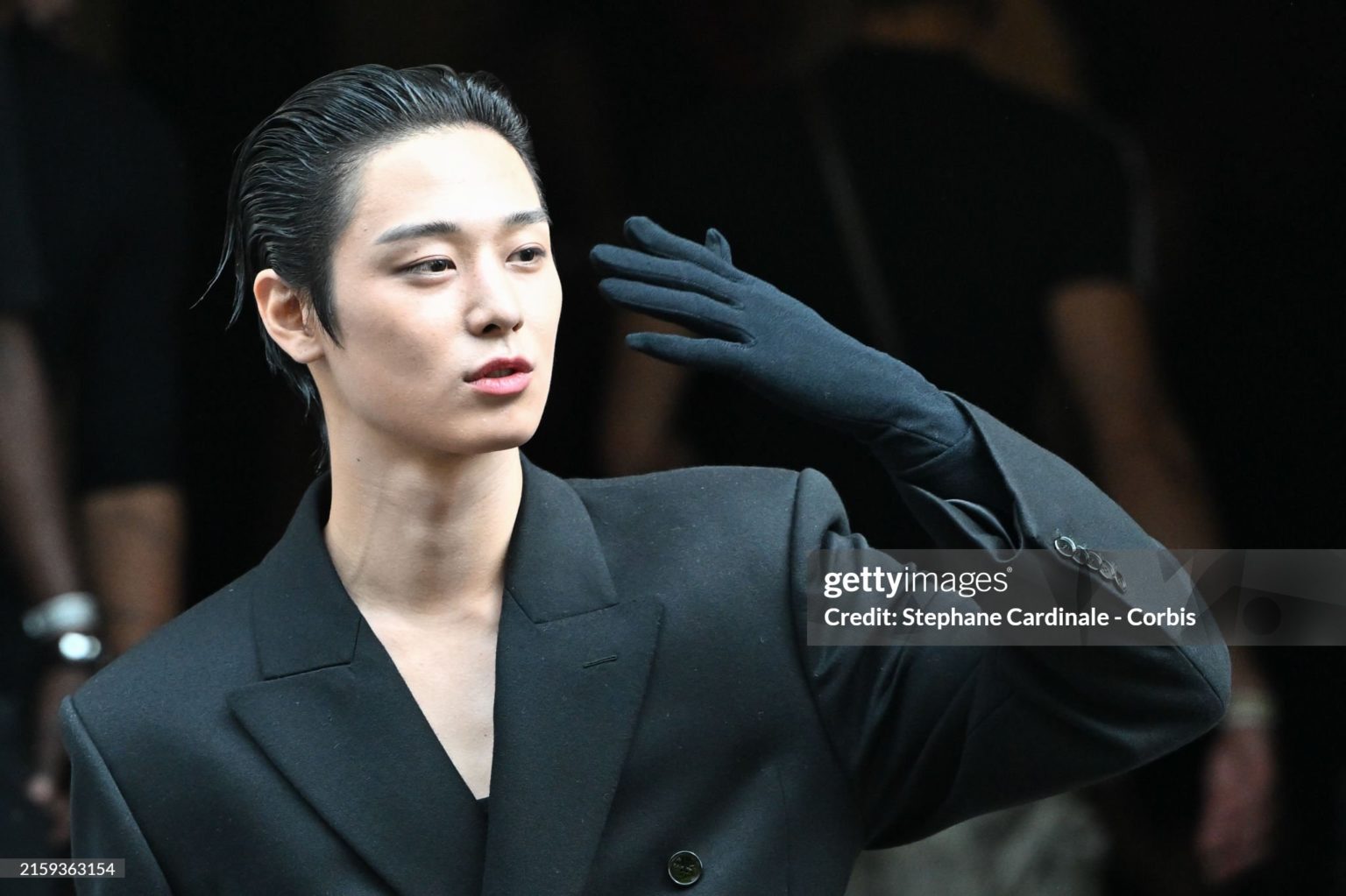 Juyeon (THE BOYZ) et Roh Yoon Seo au défilé BALENCIAGA Haute Couture à ...