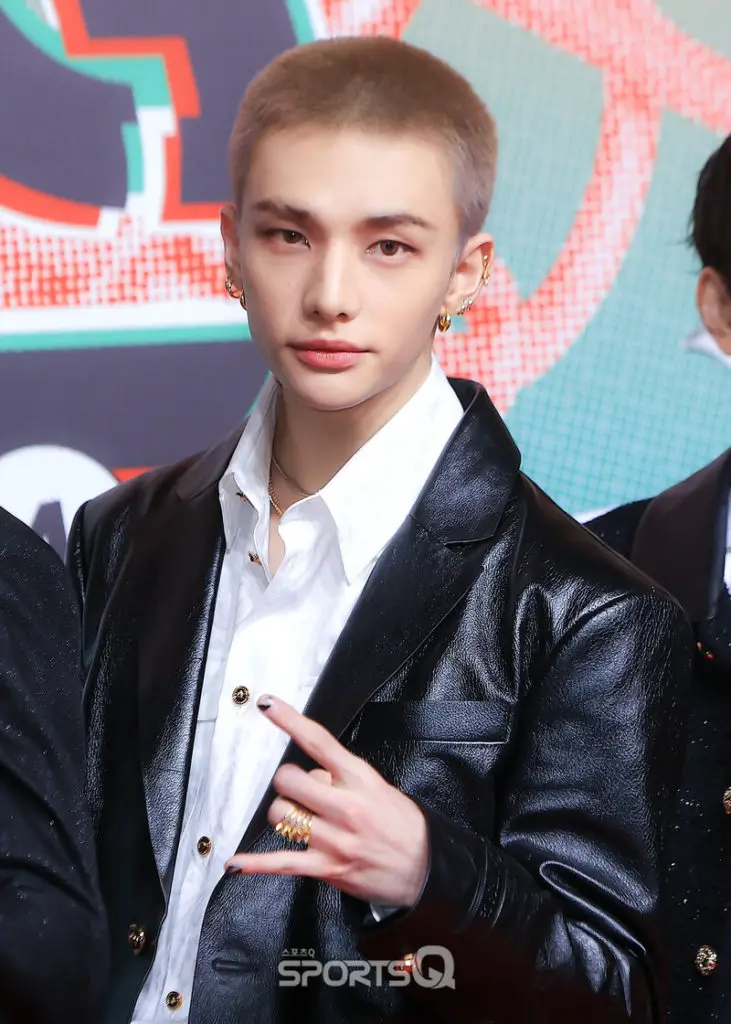 Hyunjin (Stray Kids) surprend et impressionne avec sa buzz cut – K-GEN