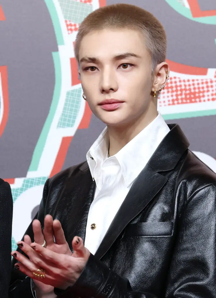 Hyunjin (Stray Kids) surprend et impressionne avec sa buzz cut – K-GEN