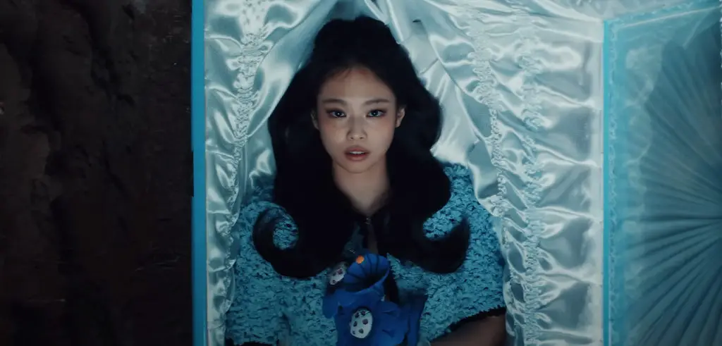 JENNIE (BLACKPINK) et Dominic Fike dévoilent le MV de « Love Hangover » – K-GEN